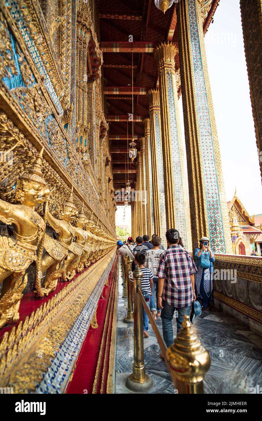 Famous Royal grand palace in Bangkok. Tourists visiting the temple Stock Photo - Alamy