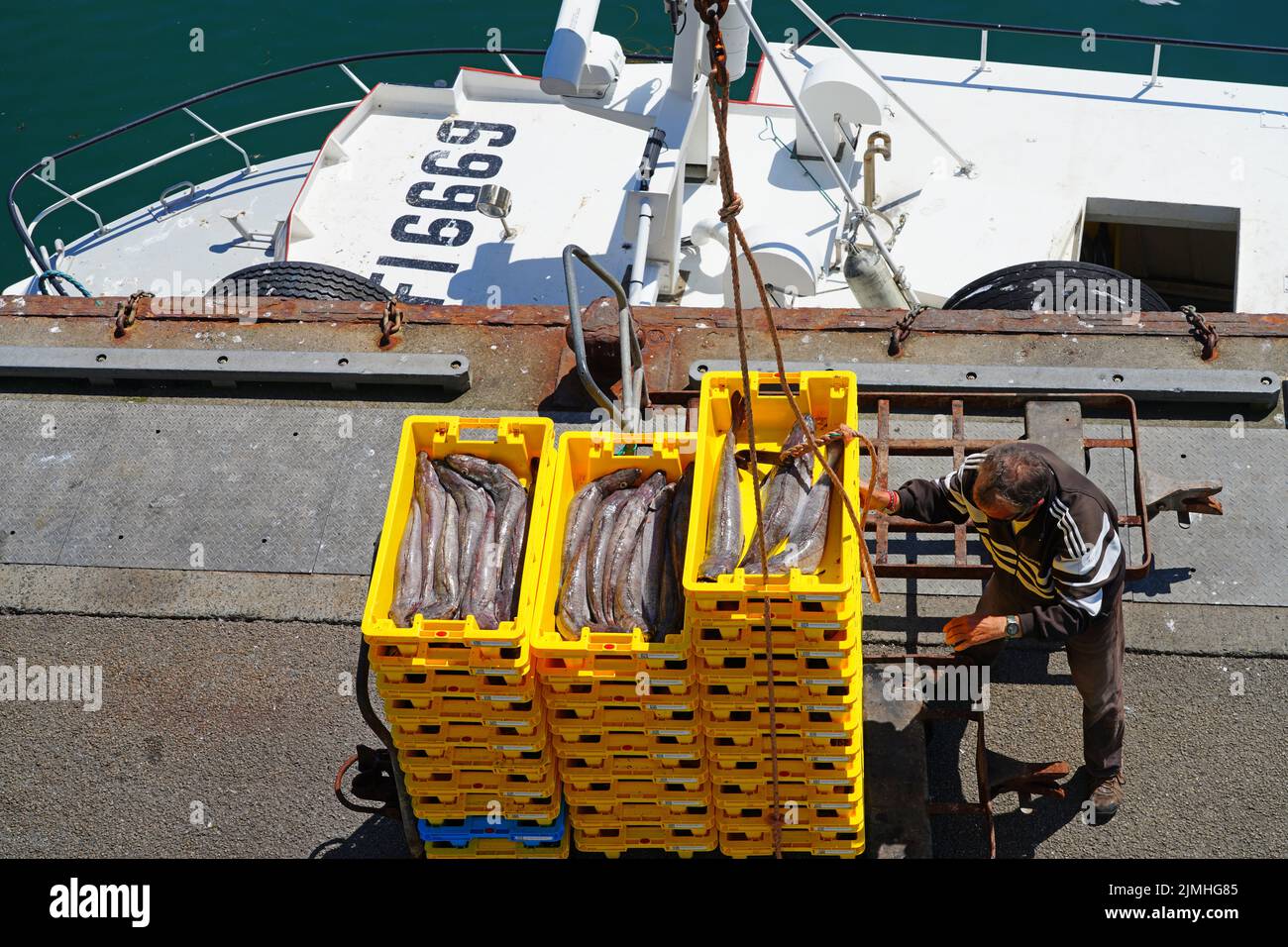 Fishing vessel boat load fish hi-res stock photography and images - Alamy