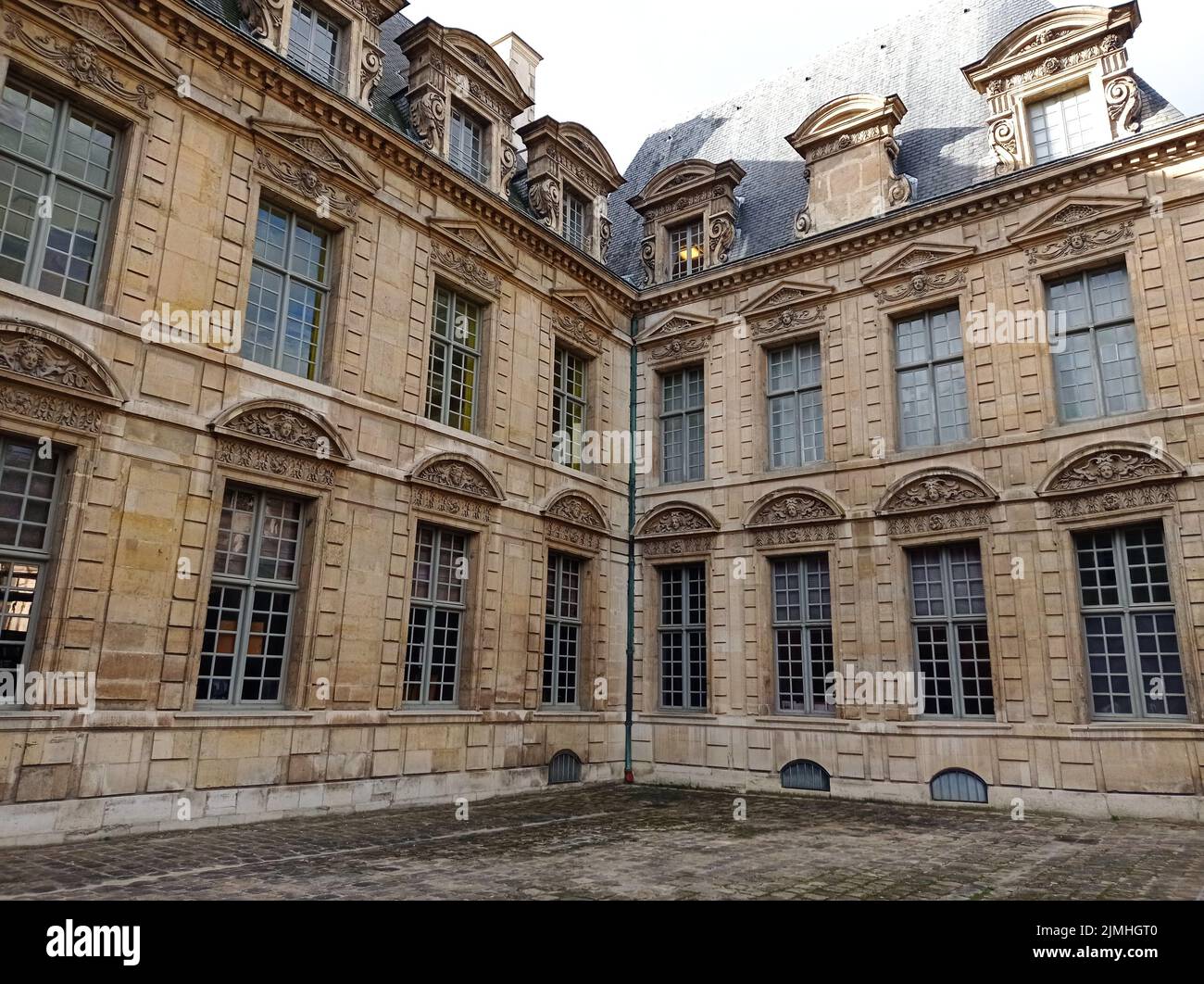 Architecture autour de la Place des Vosges, Paris Stock Photo - Alamy Architecture autour de la Place des Vosges, Paris Stock Photo - Alamy