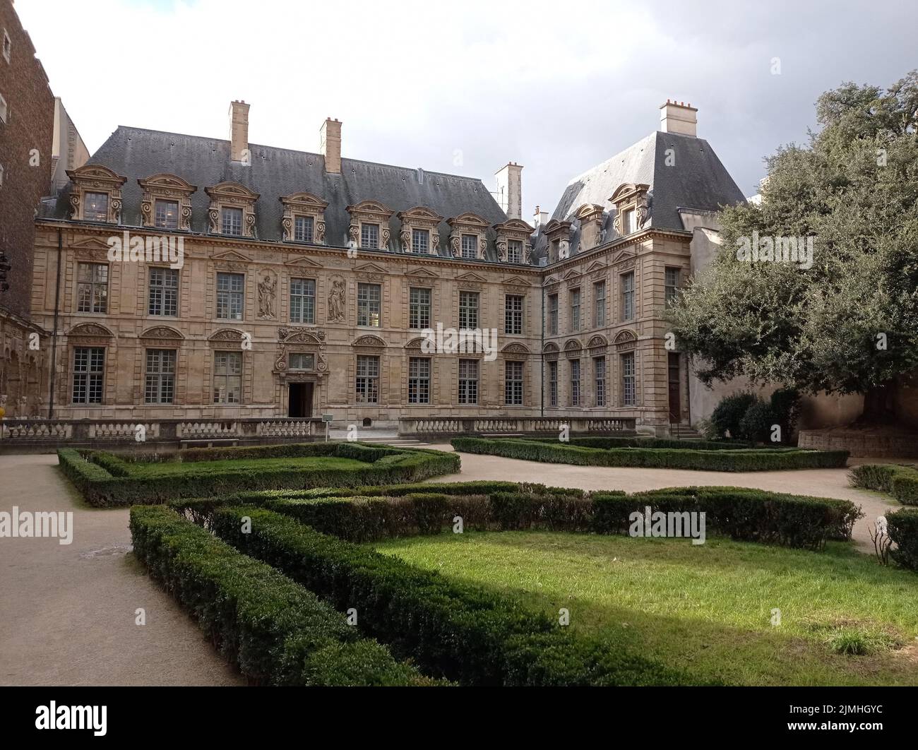 Architecture autour de la Place des Vosges, Paris Stock Photo - Alamy Architecture autour de la Place des Vosges, Paris Stock Photo - Alamy