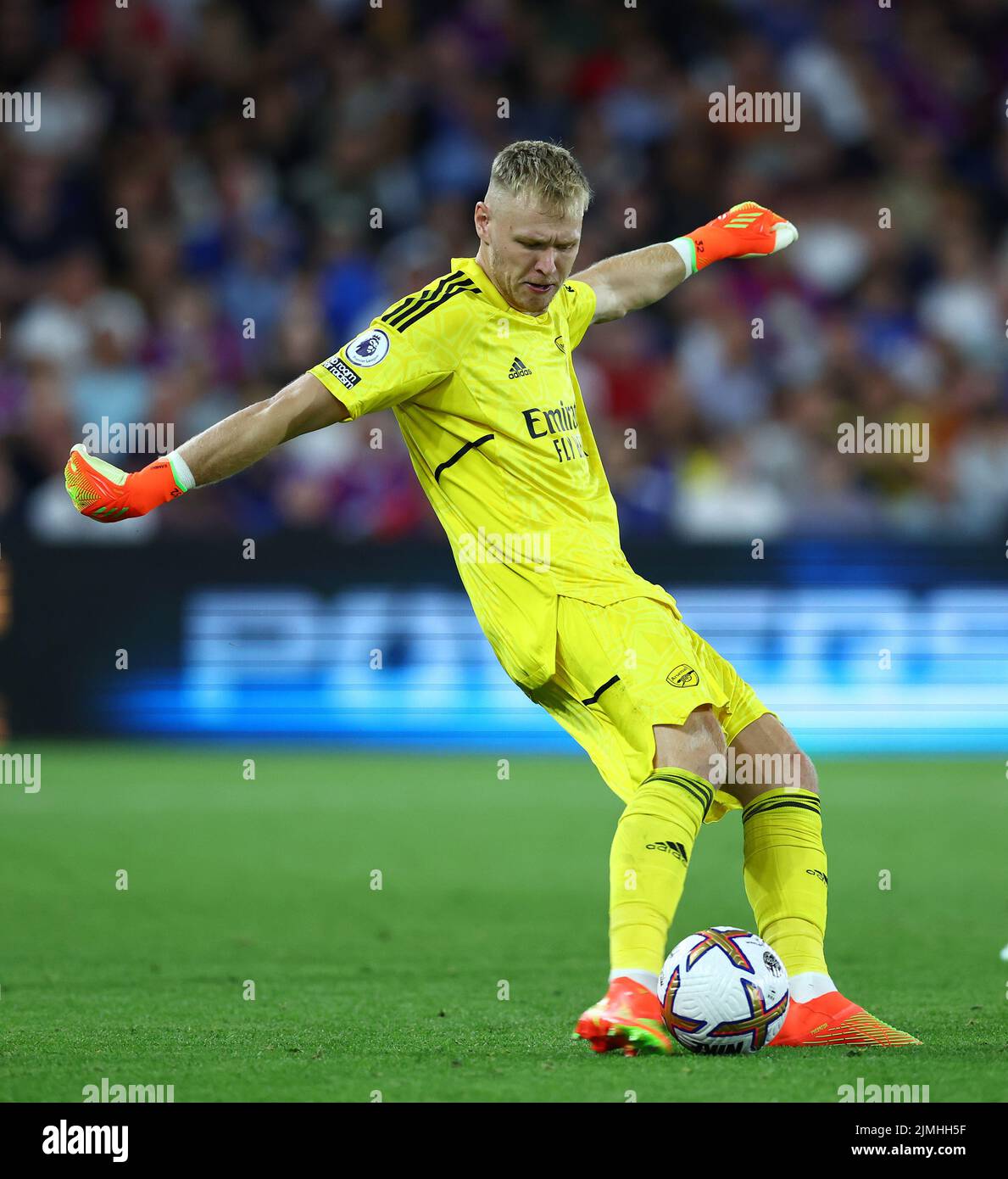 Aaron ramsdale arsenal august 2022 hi-res stock photography and images ...