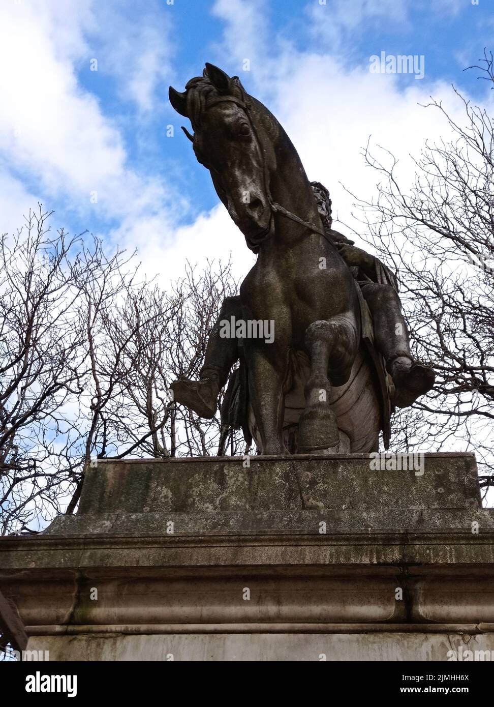 LA STATUE DE LOUIS XIII, 1610-1643, PLACE DES VOSGES, PARIS, FRANCE ...