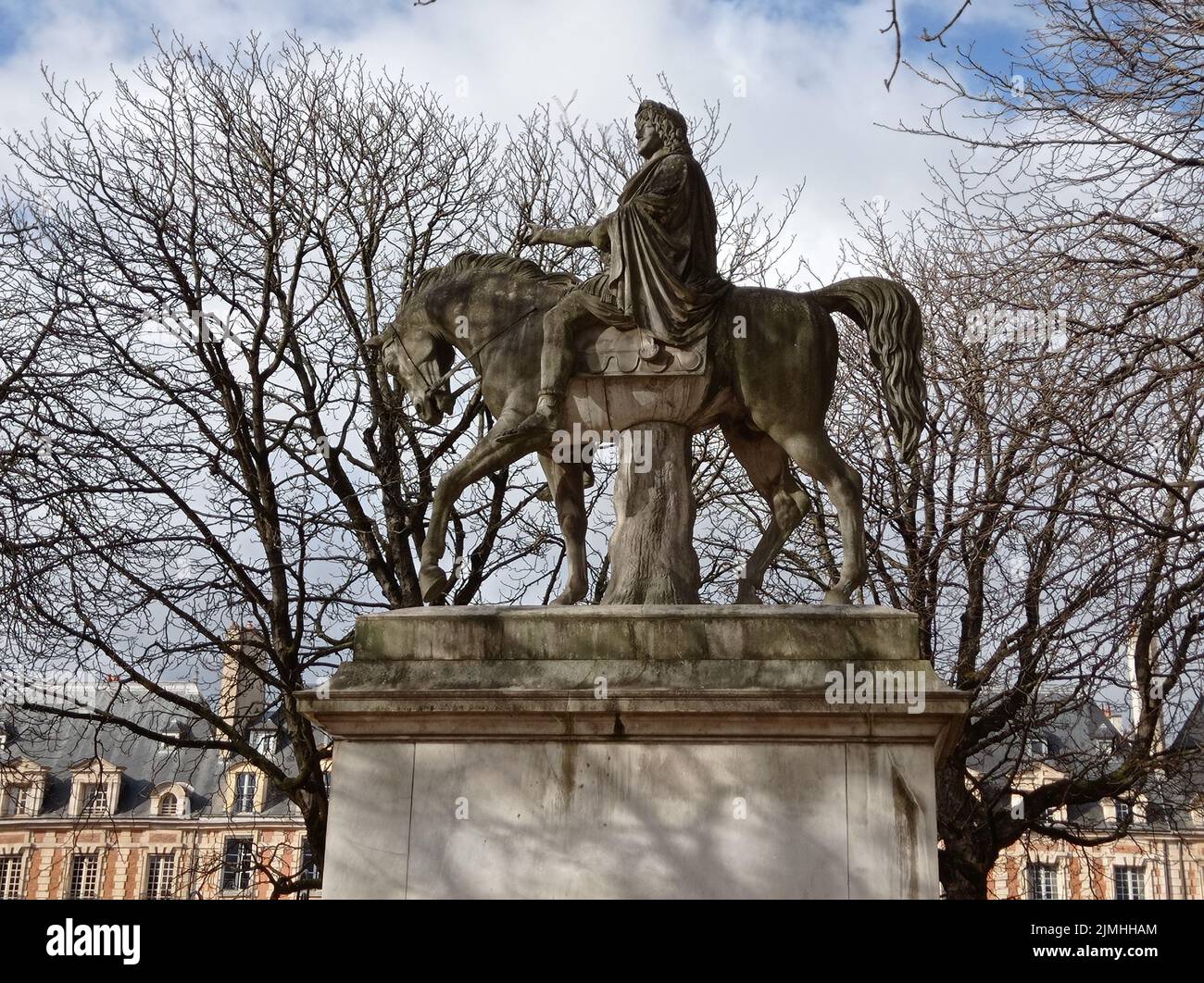 LA STATUE DE LOUIS XIII, 1610-1643, PLACE DES VOSGES, PARIS, FRANCE ...