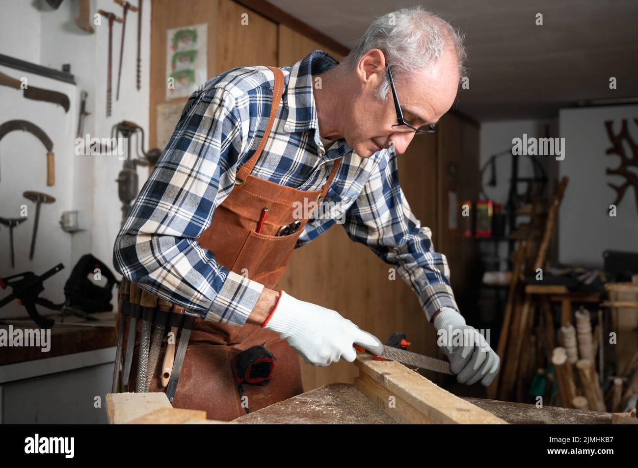 Manual filing hi-res stock photography and images - Alamy