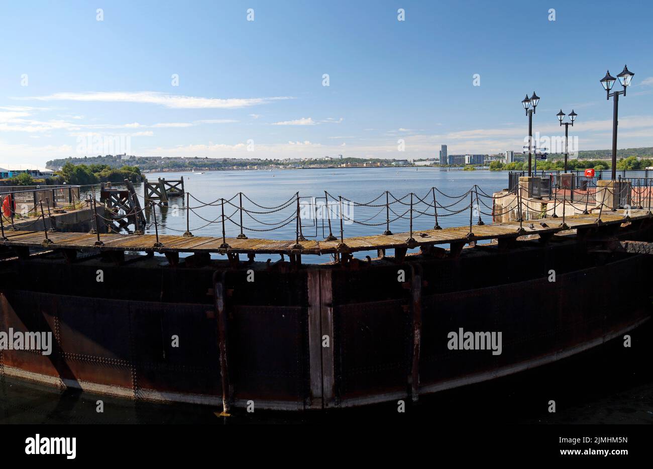 Cardiff bay barrage and walkway hi-res stock photography and images - Alamy