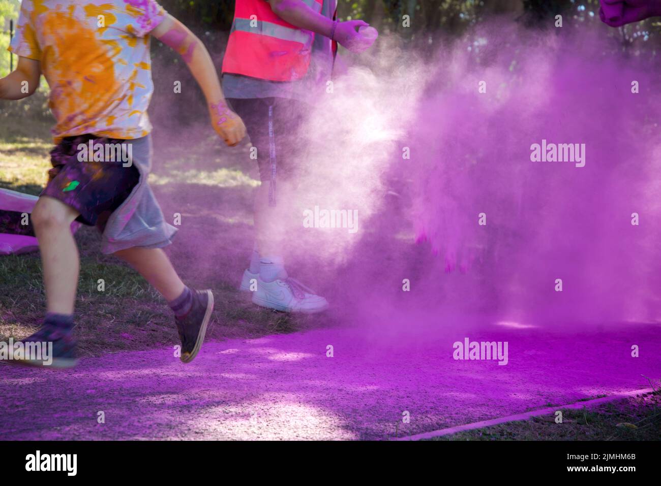 Colour fun run in a park for families Stock Photo - Alamy