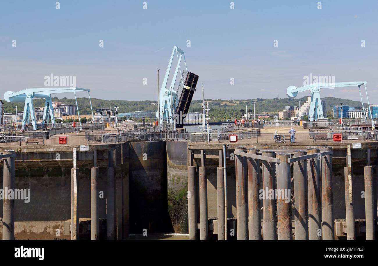 Bridge open at Cardiff Barrage. August 2022. Summer Stock Photo - Alamy