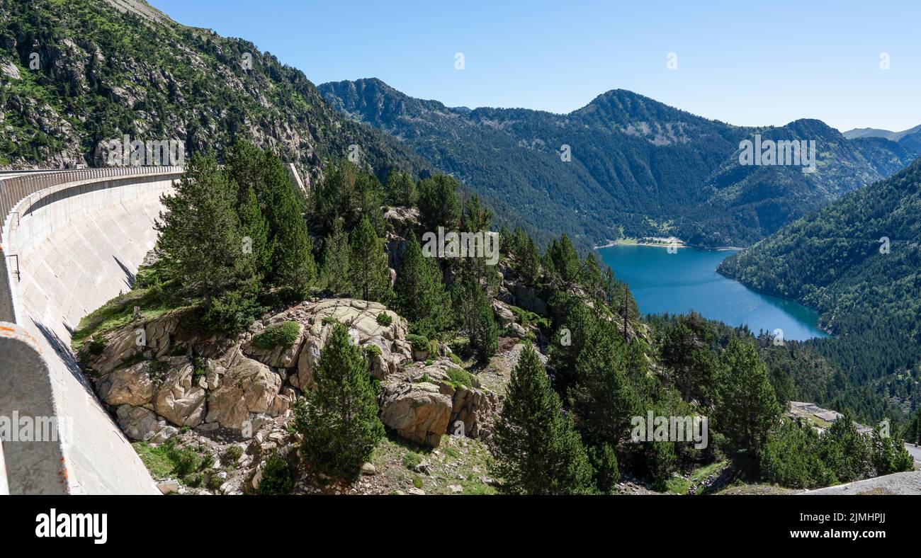 Large concrete reservoir dam wall in sunshine, Barrage dam and Lac de ...
