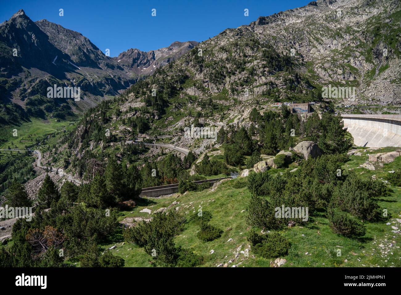 Large concrete reservoir dam wall in sunshine, Barrage dam and Lac de ...
