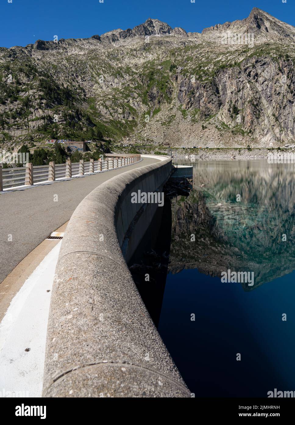 Large concrete reservoir dam wall in sunshine, Barrage dam and Lac de ...