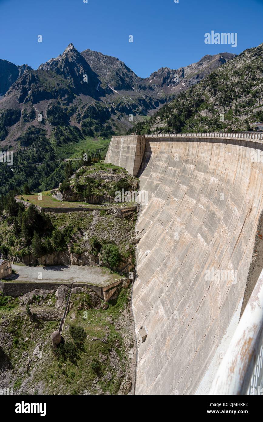 Large concrete reservoir dam wall in sunshine, Barrage dam and Lac de ...