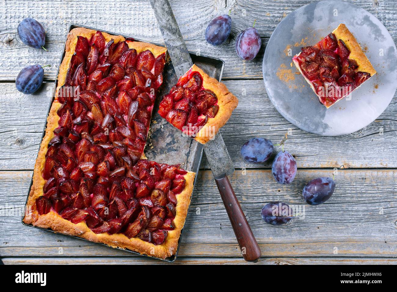 Overhead german prune pie hi-res stock photography and images - Alamy
