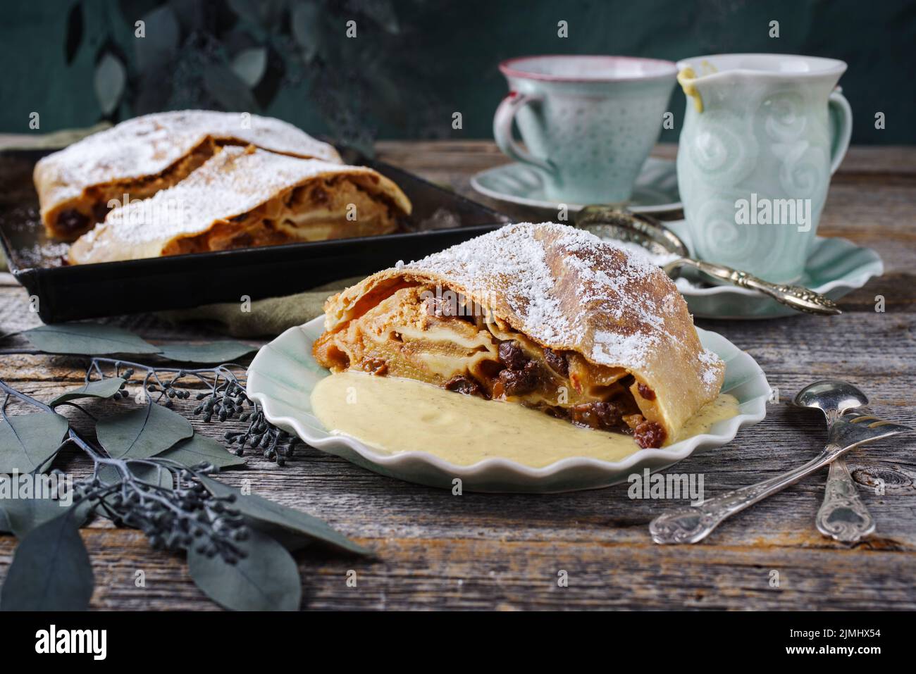 Traditional Bavarian apfelstrudel with backed apples Stock Photo - Alamy