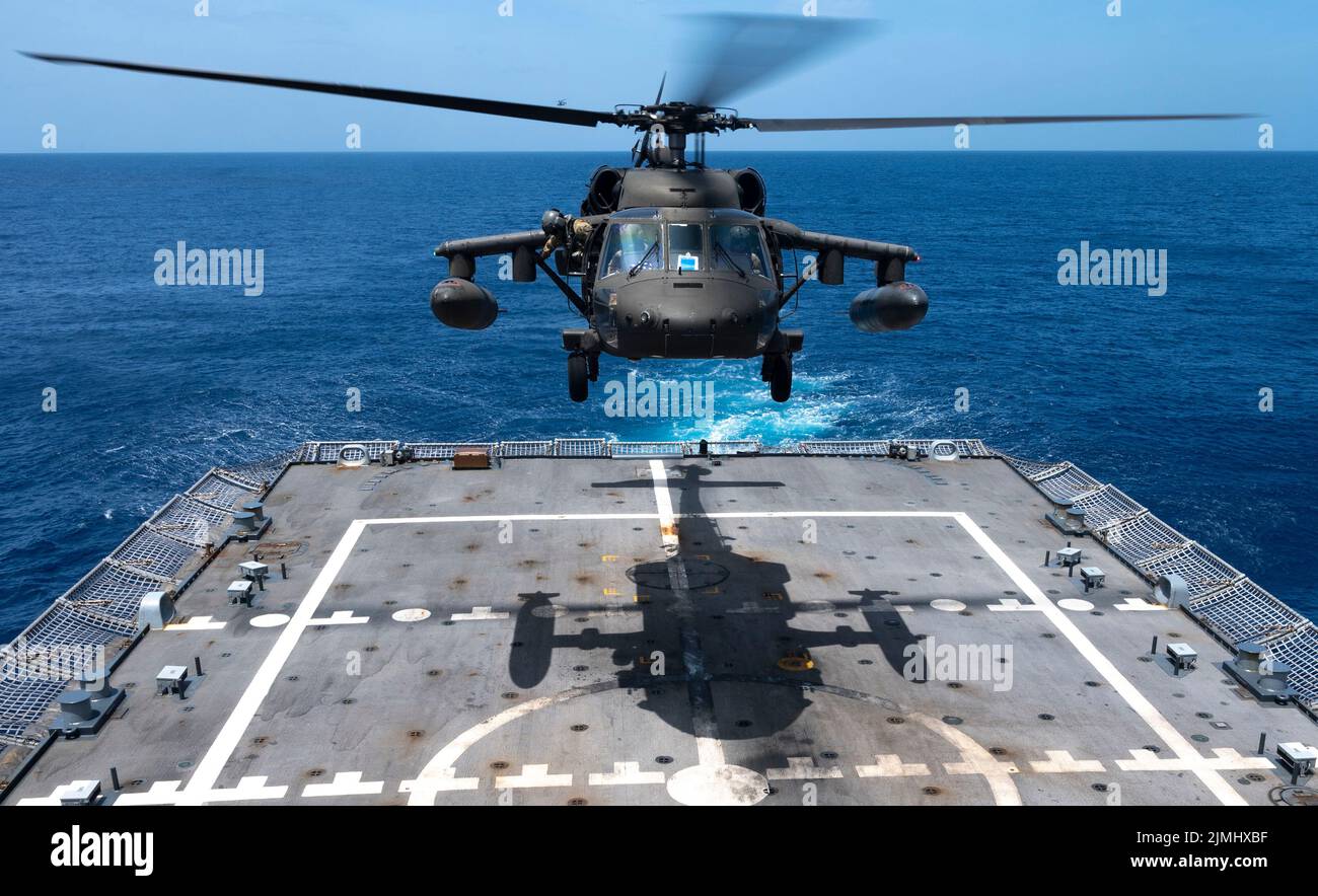 A UH-60 Black Hawk helicopter assigned to Joint Task Force-Bravo’s 1 ...