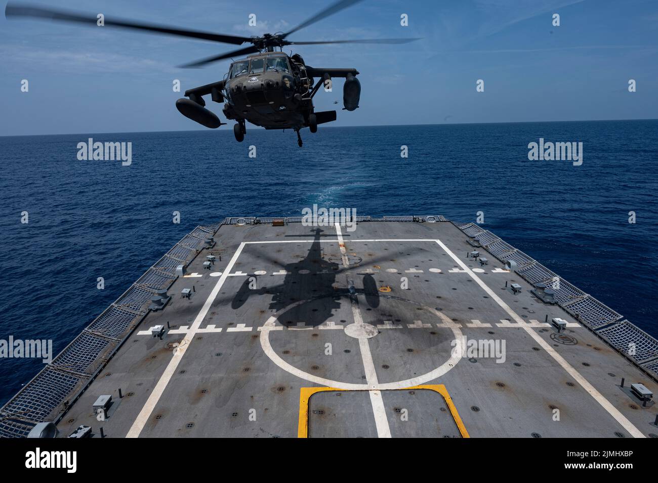 A UH-60 Black Hawk helicopter assigned to Joint Task Force-Bravo’s 1 ...