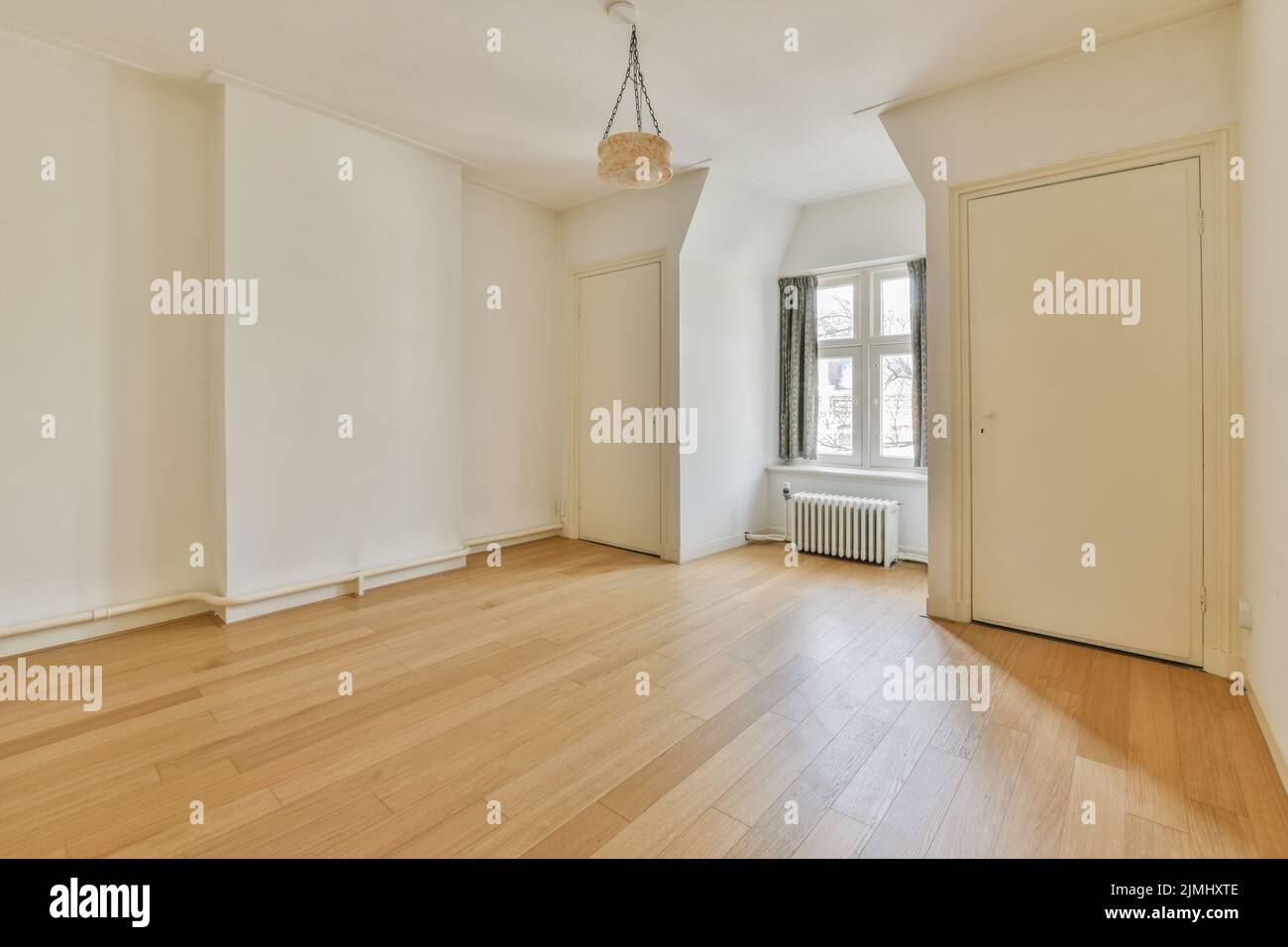 A cozy and spacious empty room in a luxury house Stock Photo - Alamy