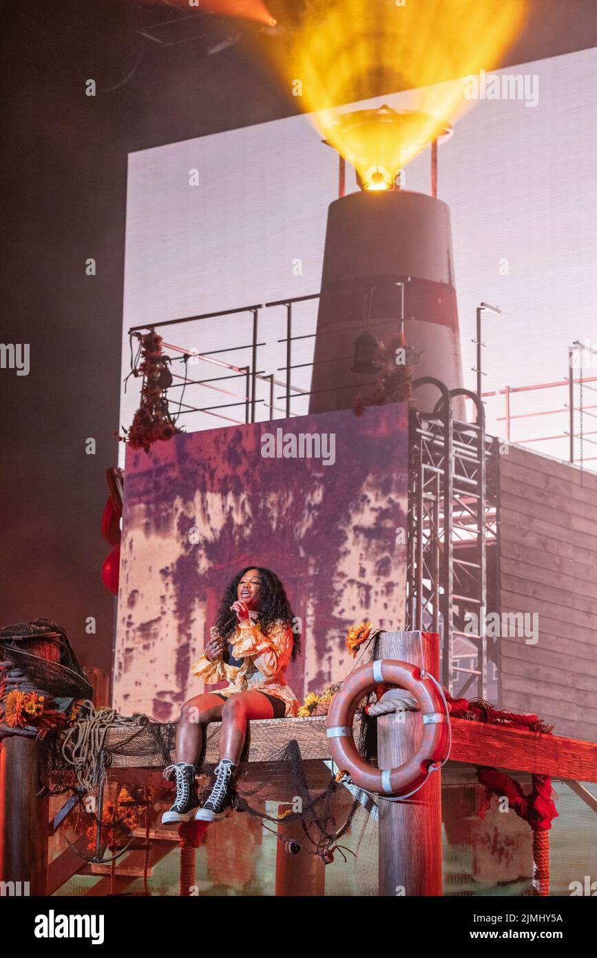 SZA performs at the Lands End Stage during the Outside Lands 2022 Music ...