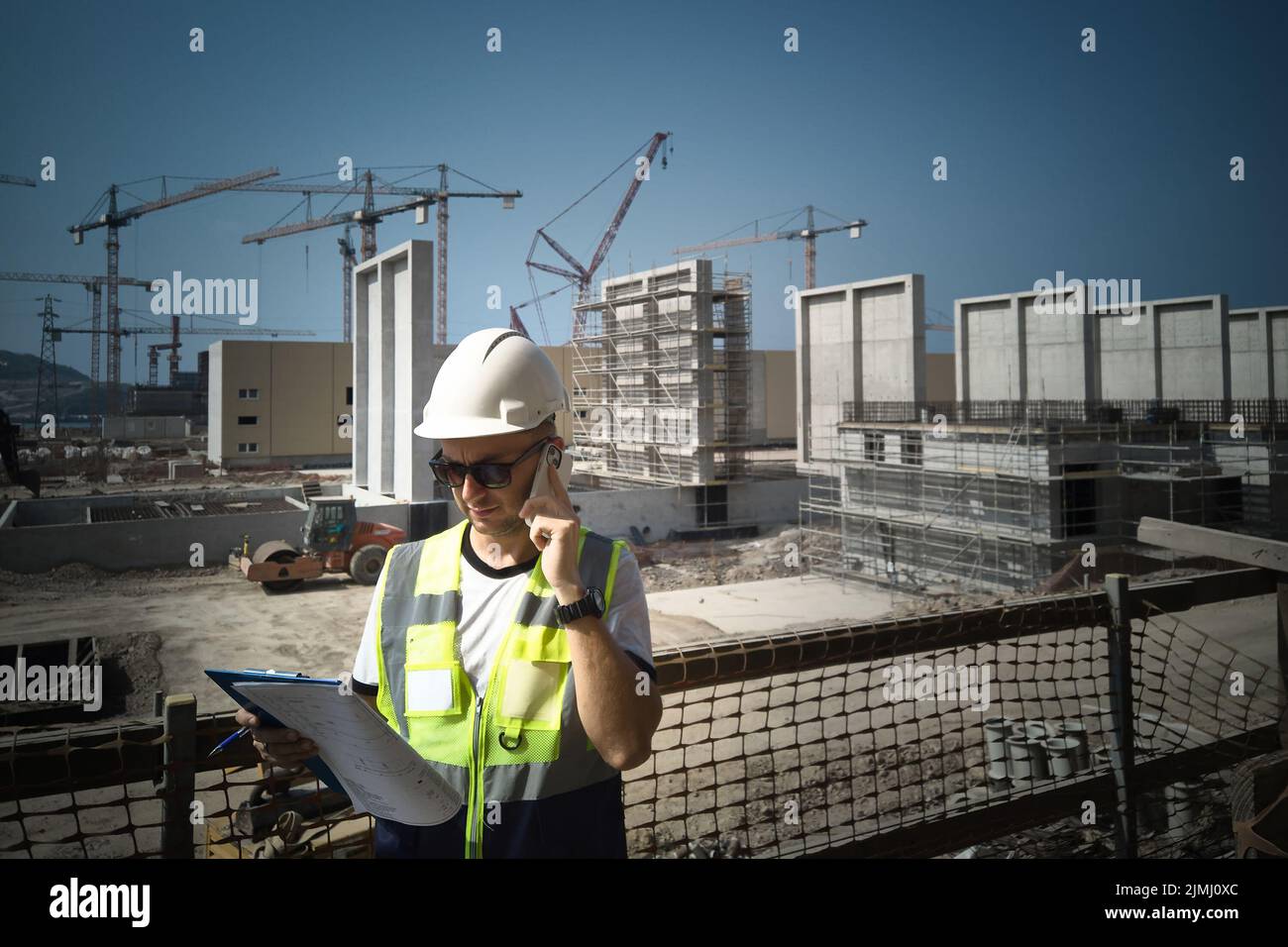 Civil engineer male hard hat phone hi-res stock photography and images ...