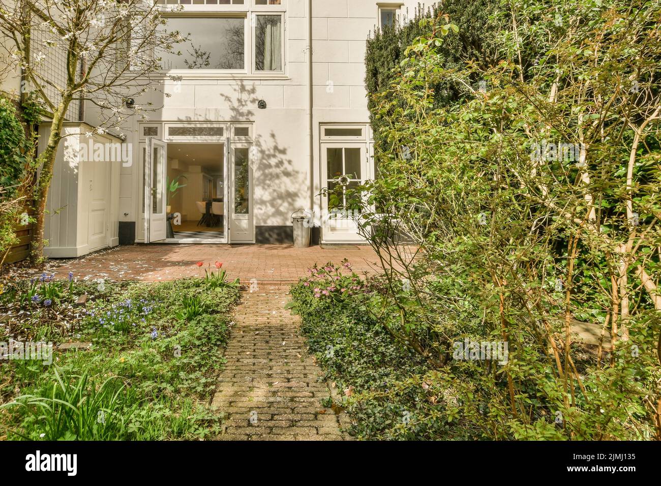 Simple small empty patio with snear wooden fence Stock Photo - Alamy