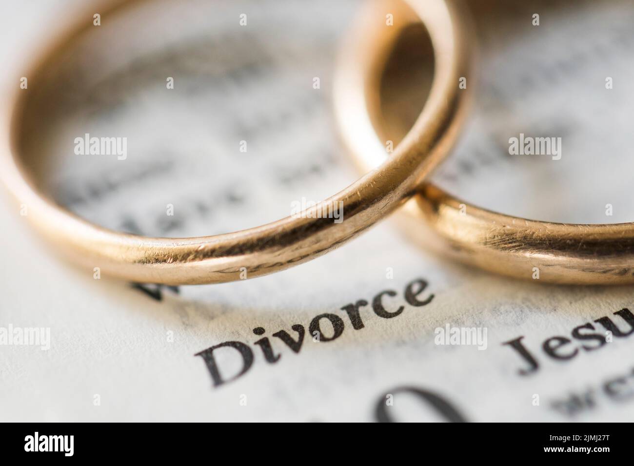 Divorce symbol hi-res stock photography and images - Alamy