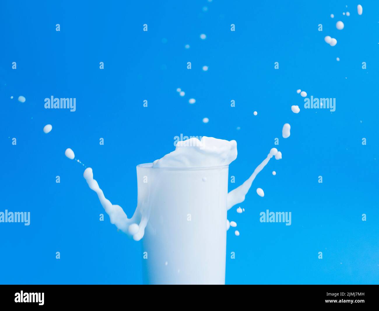 Full fat milk pouring hi-res stock photography and images - Alamy