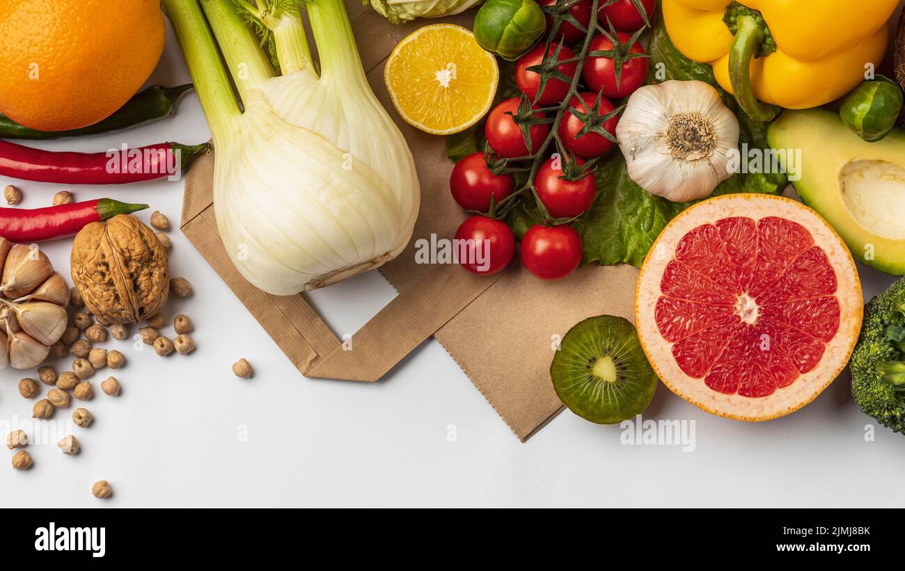Paper bag vegetables hi-res stock photography and images - Alamy