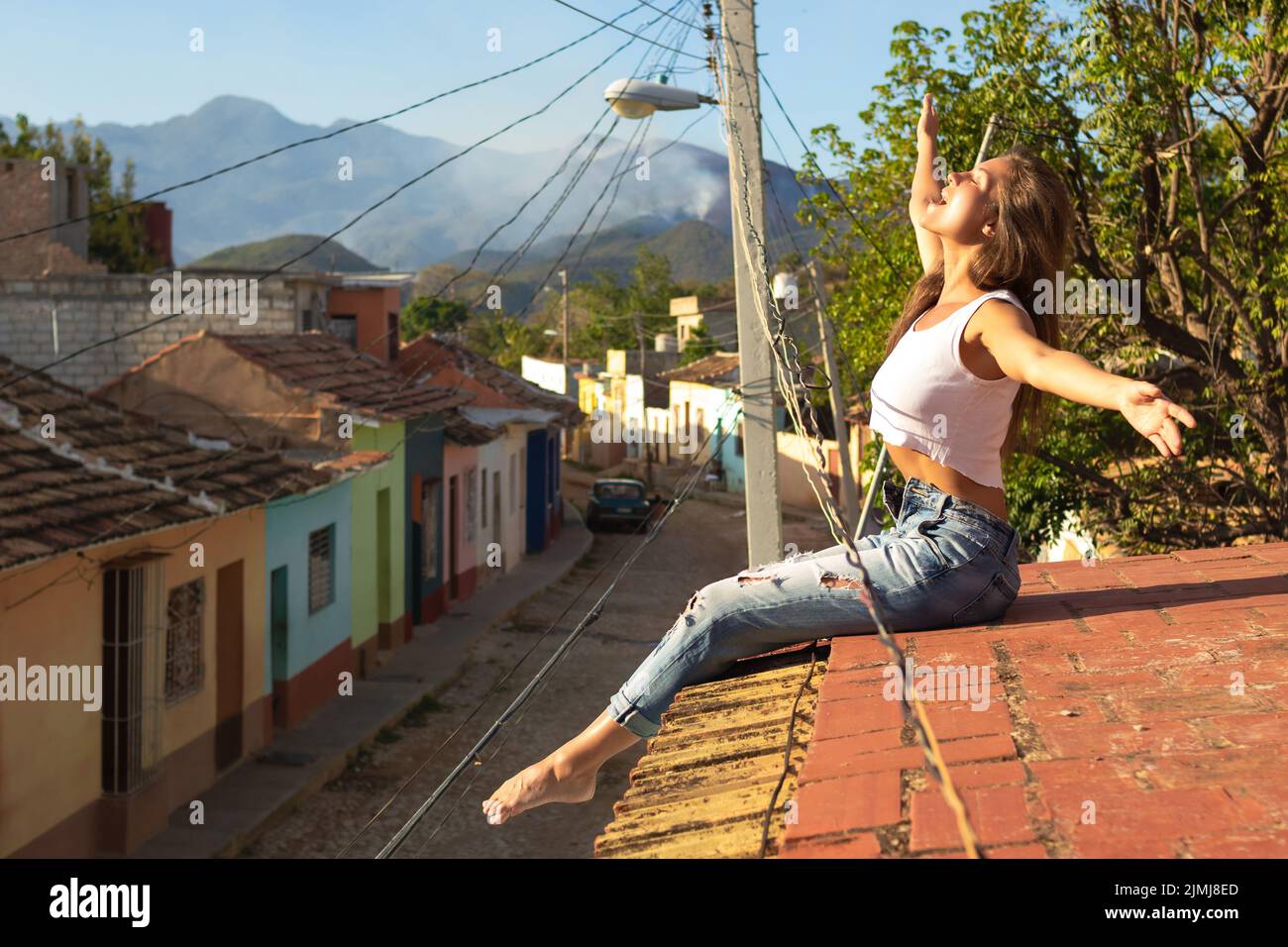 People sitting on roof hi-res stock photography and images - Alamy