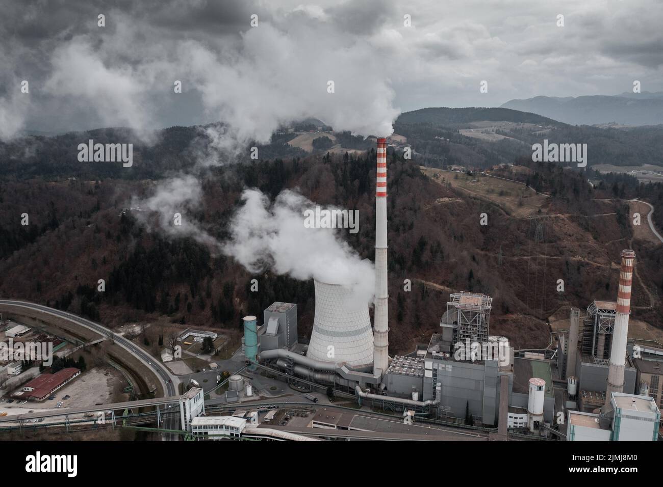 Thermal power plant smoke polluting air and environment Stock Photo - Alamy