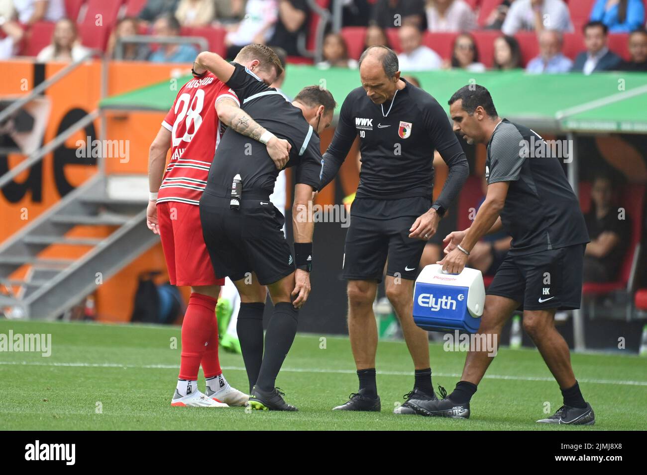 Injury referee football hi-res stock photography and images - Alamy
