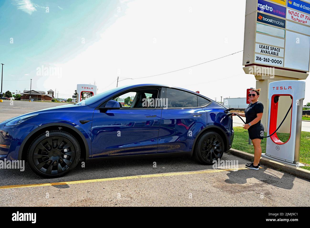 Tesla model y battery hi-res stock photography and images - Alamy
