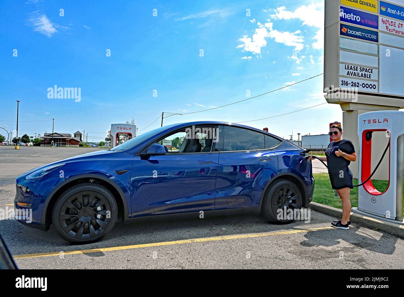 Tesla model y battery hi-res stock photography and images - Alamy