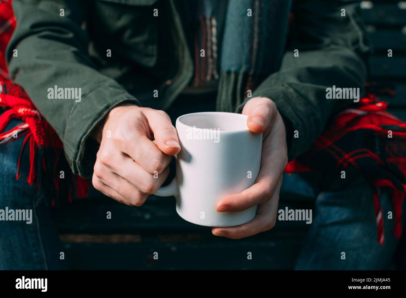Person holding mug hi-res stock photography and images - Alamy