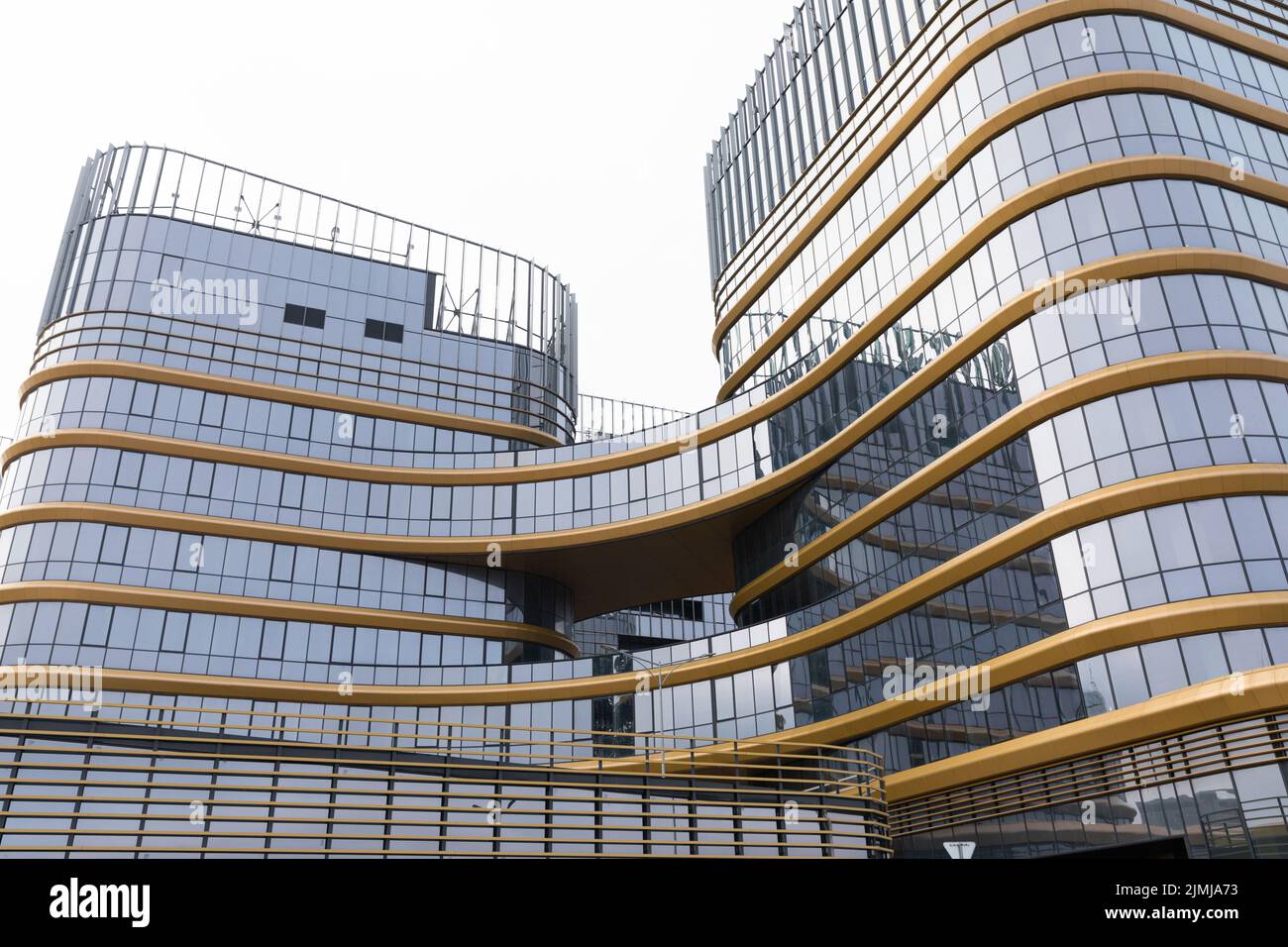 Modern glass premium office building Stock Photo - Alamy