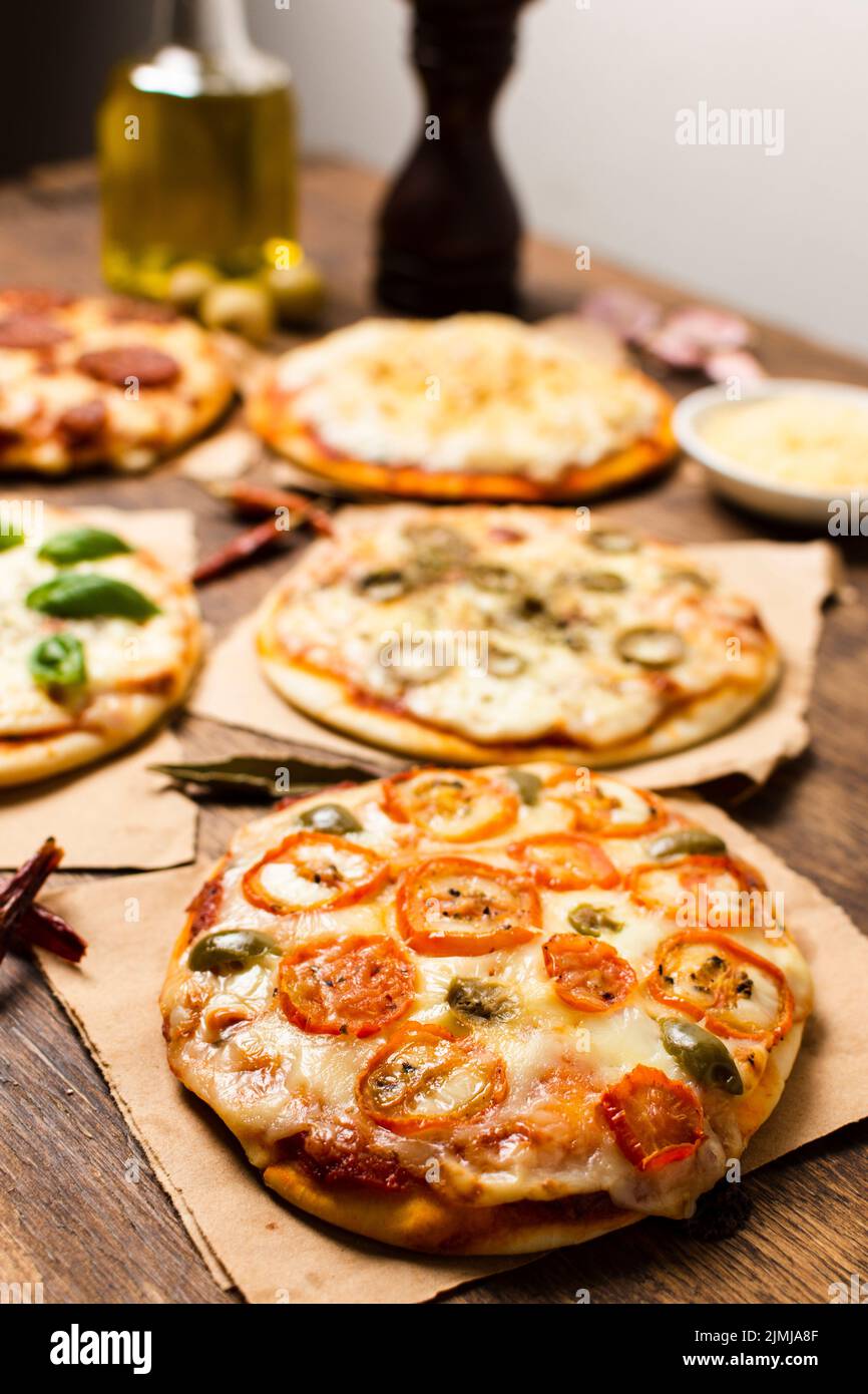 Pizza wood hi-res stock photography and images - Alamy