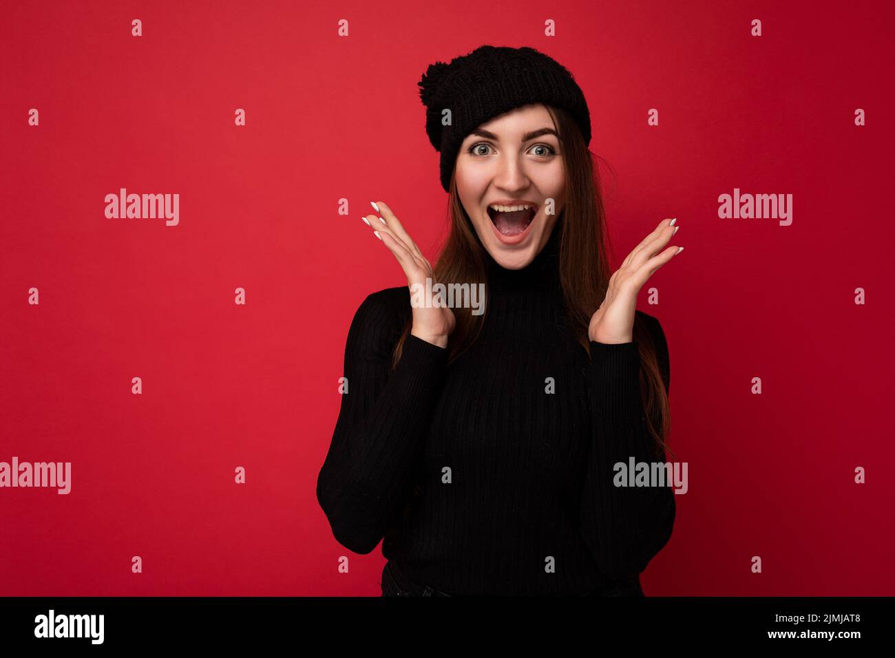 Photo of young positive surprised happy attractive brunette woman with ...
