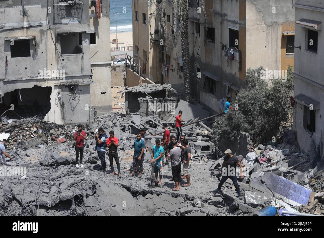 Rubble gaza palestine apartment hi-res stock photography and images - Alamy