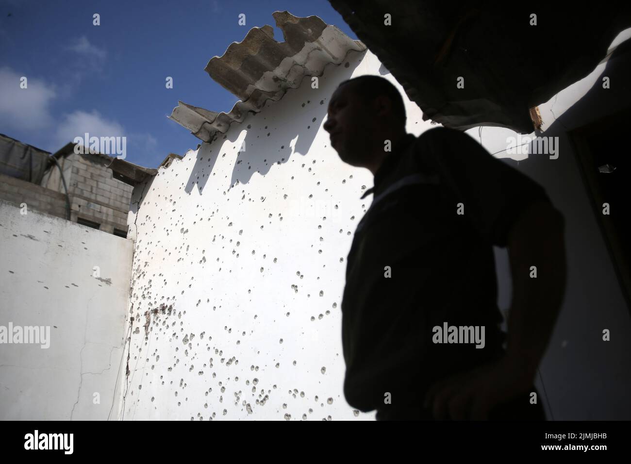 Rubble gaza palestine apartment hi-res stock photography and images - Alamy