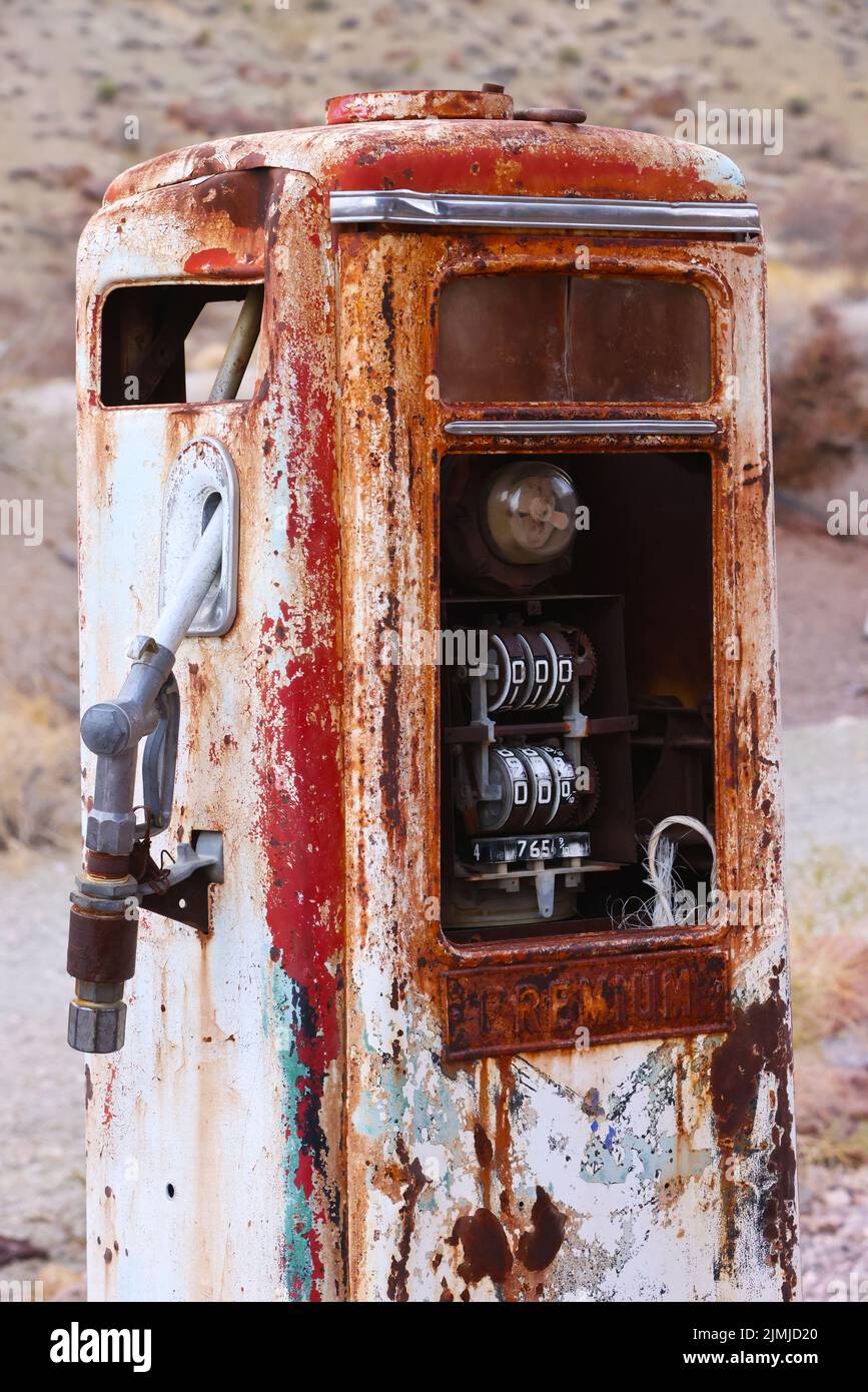 Old abandoned petrol station hi-res stock photography and images - Alamy