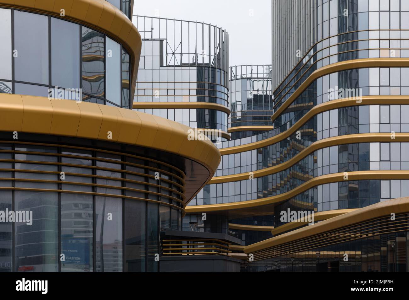 Gold glass building hi-res stock photography and images - Alamy