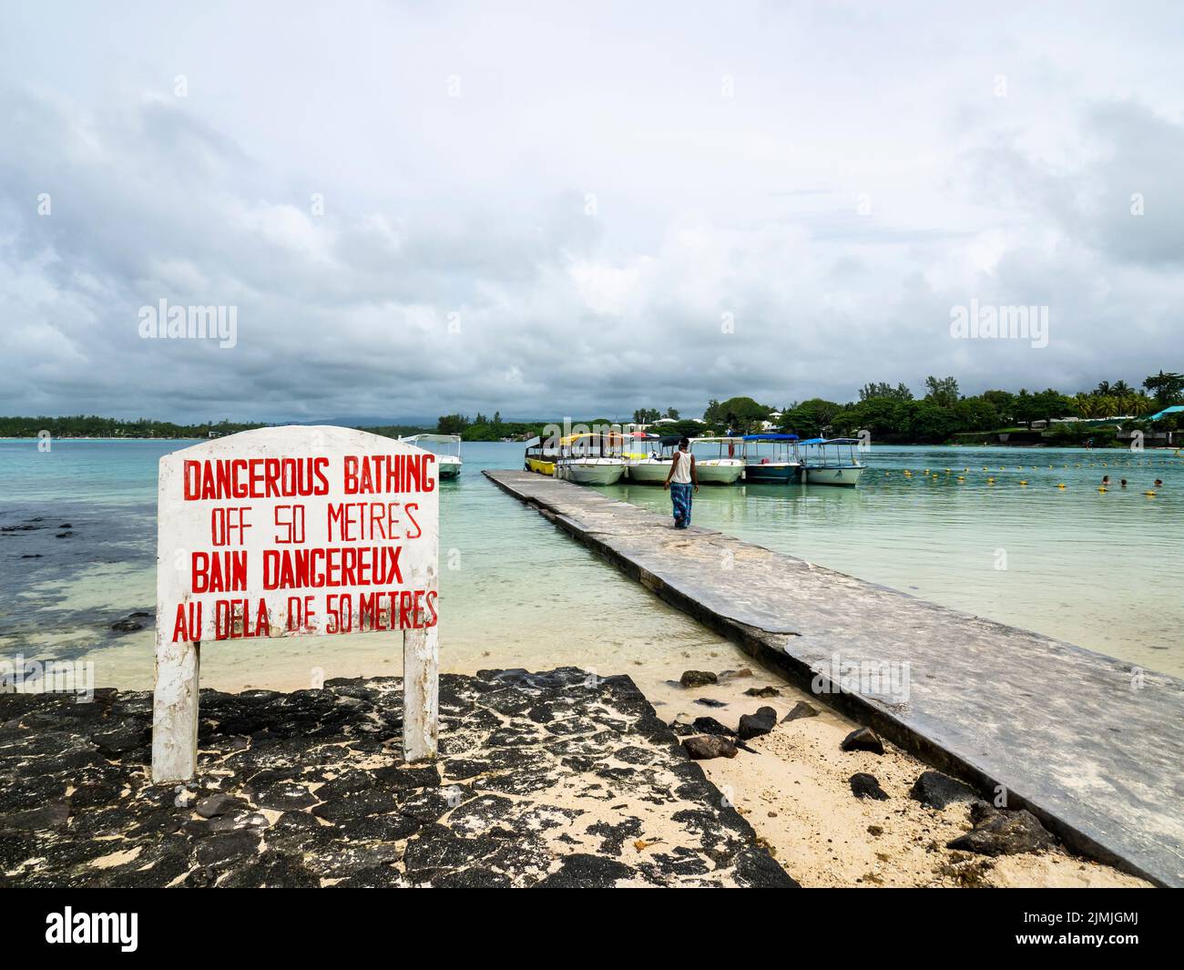 Motor boats at Grand Port, dangerous bathing in the bay, ile Chat ...