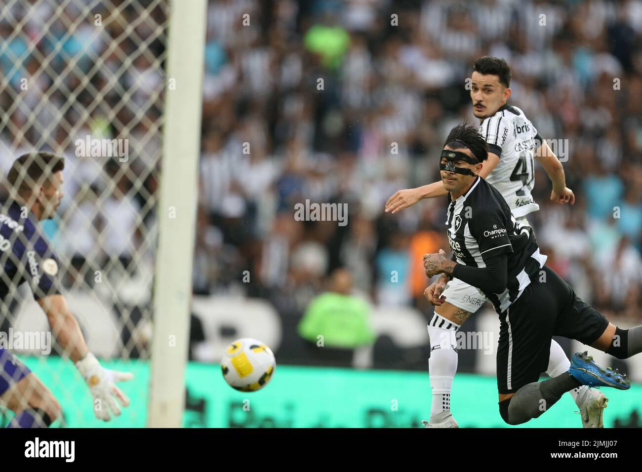 6th August 2022: Estadio Nilton Santos: Víctor Cuesta of Botafogo wins ...