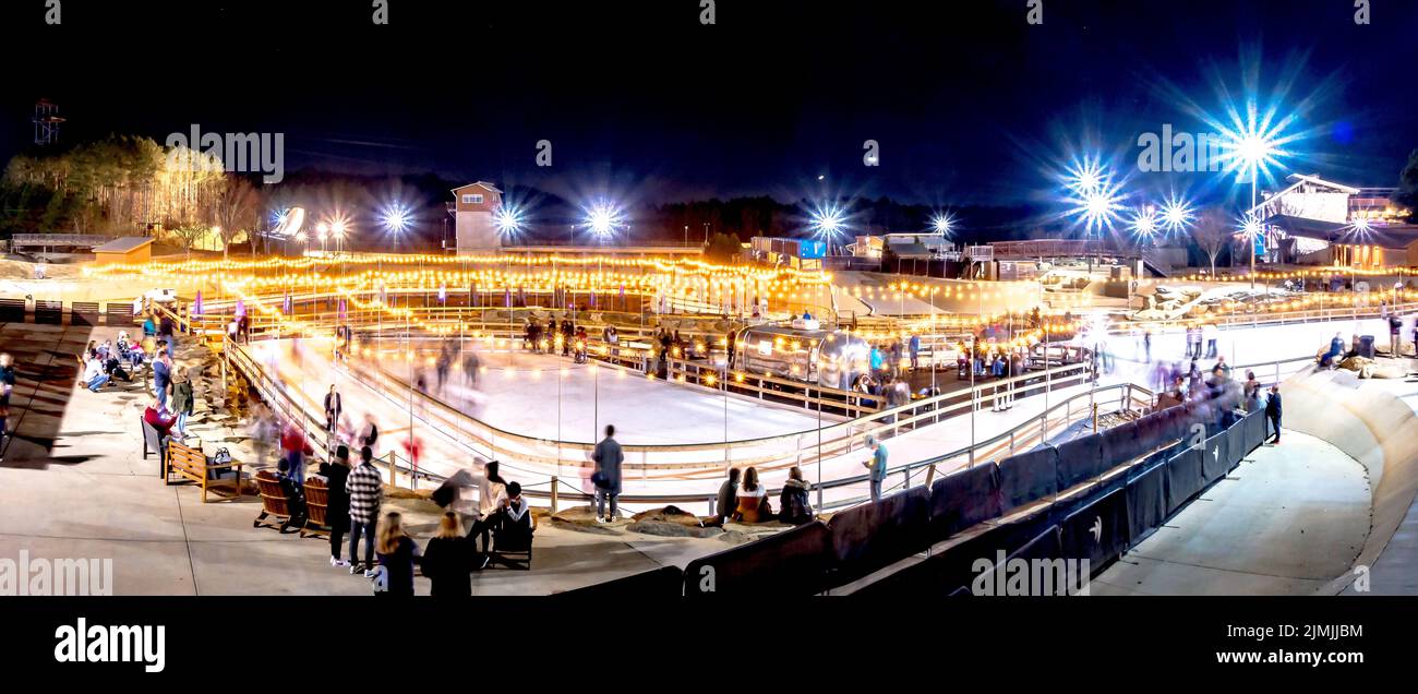 Beautiful outdoor ice rink at night with lights Stock Photo - Alamy