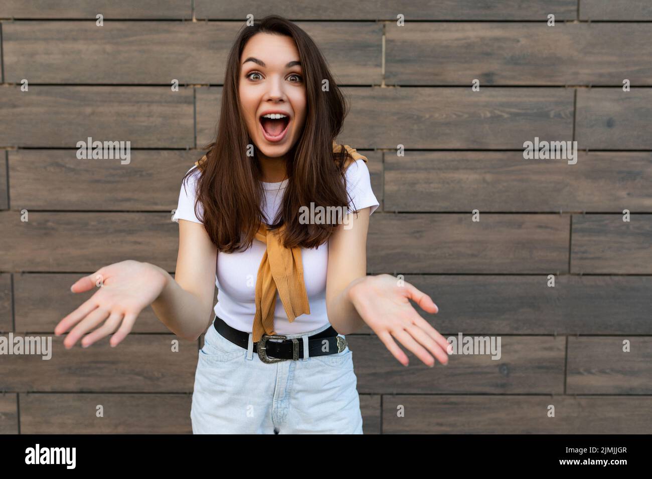 Photo shocked happy emotional hi-res stock photography and images - Alamy