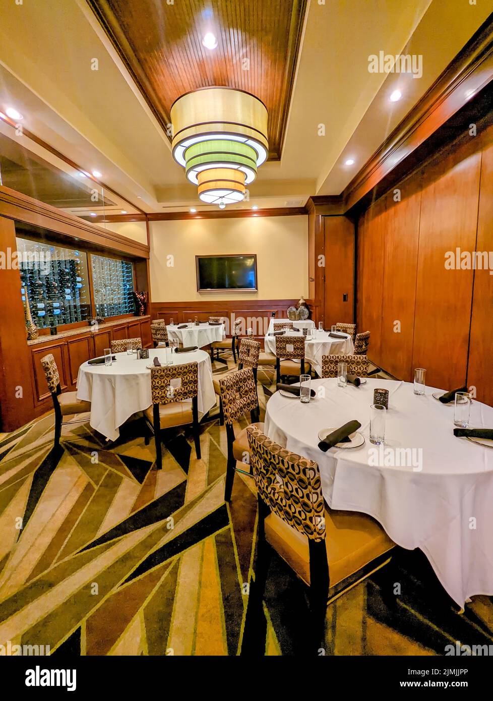 Luxury dining restaurant hi-res stock photography and images - Alamy