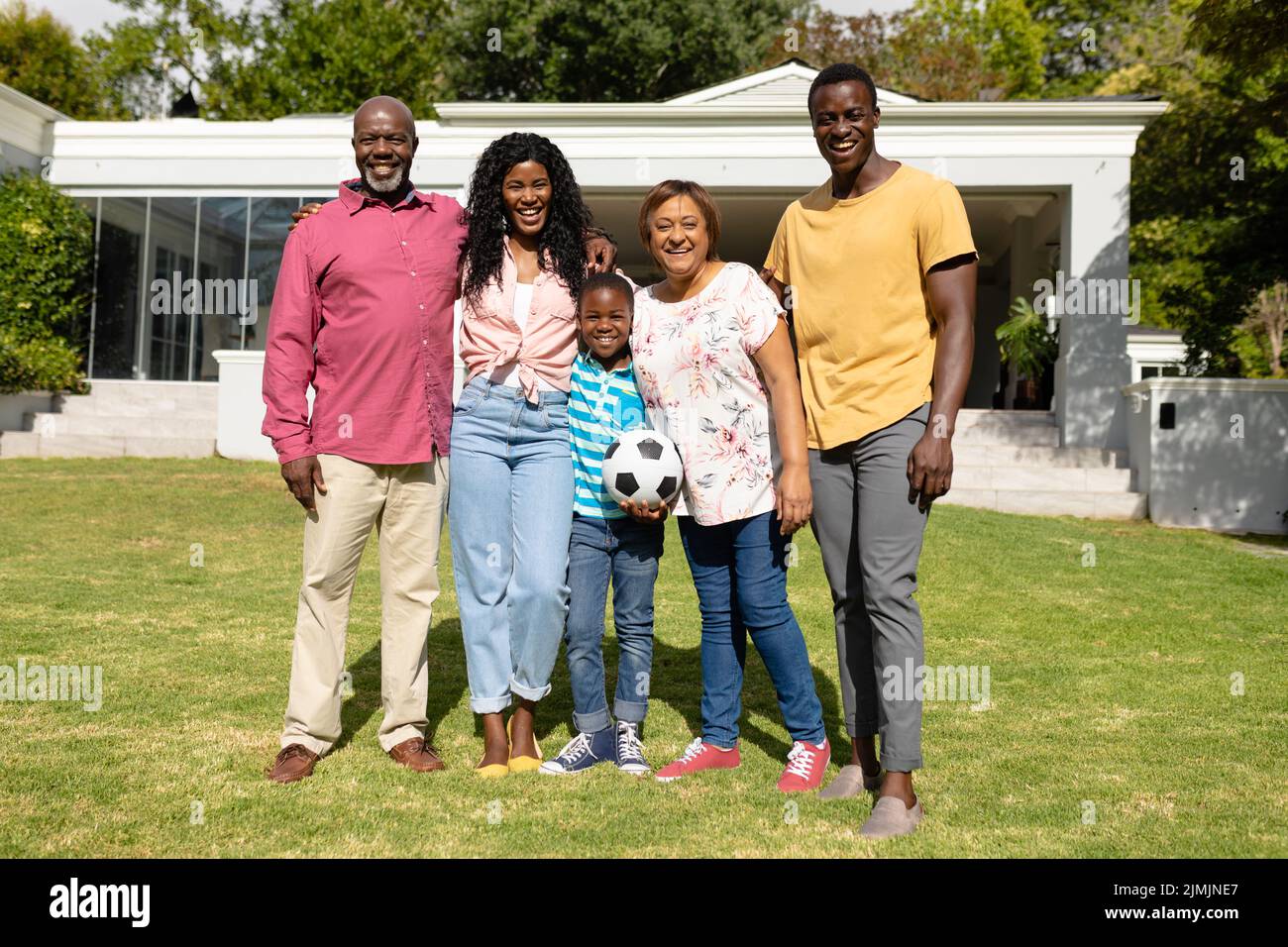 Multi generational family portrait hi-res stock photography and images ...