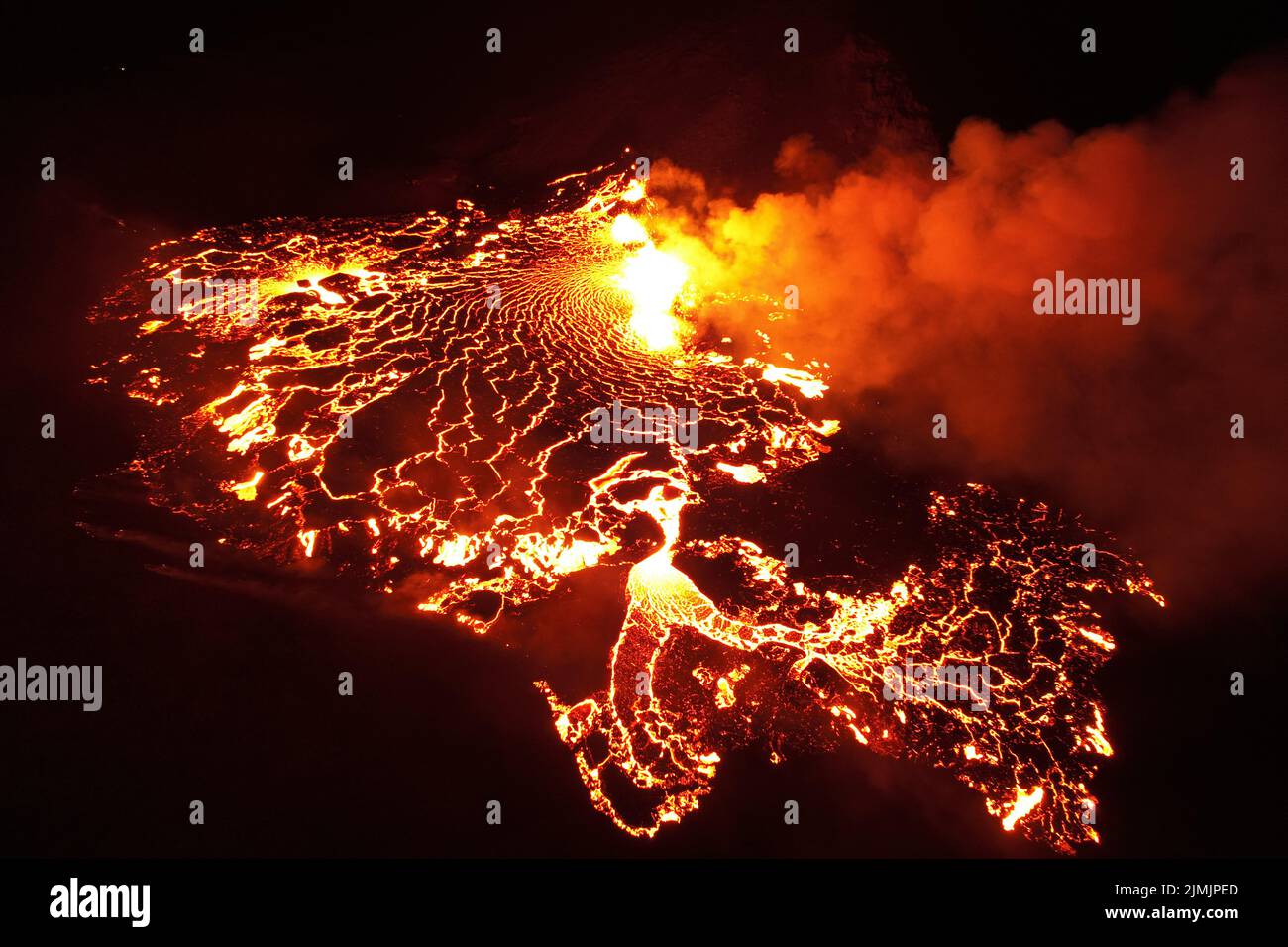 Fagradalsfjall 2022 eruption hi-res stock photography and images - Alamy