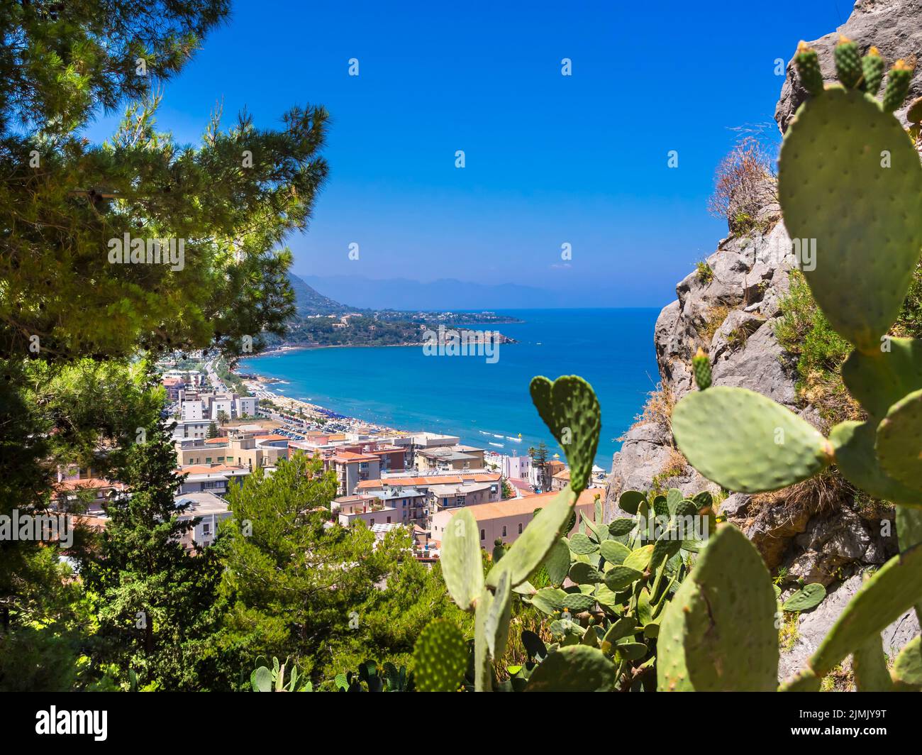 Rock di cefalu hi-res stock photography and images - Alamy