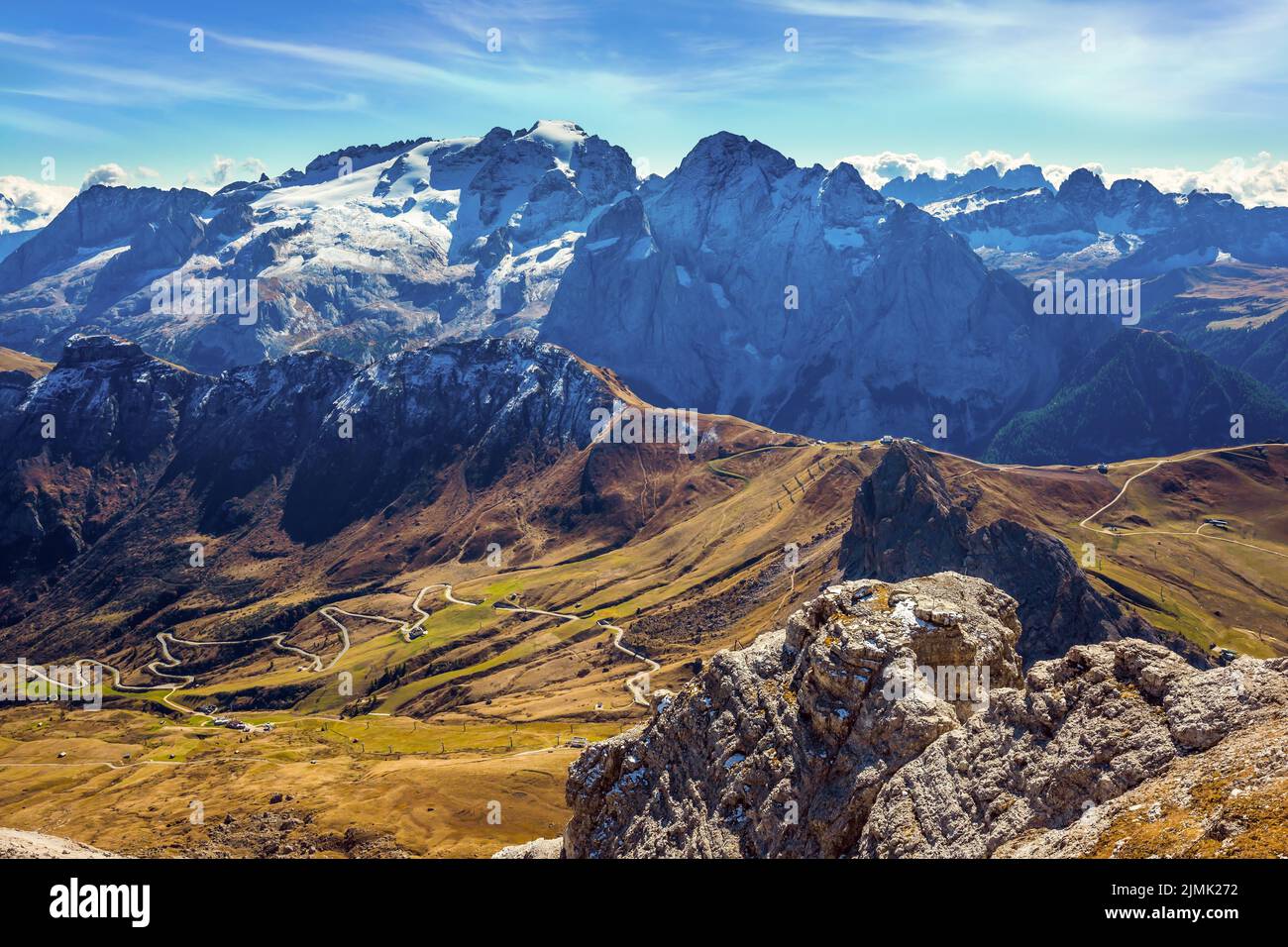 High alpine winding road hi-res stock photography and images - Alamy