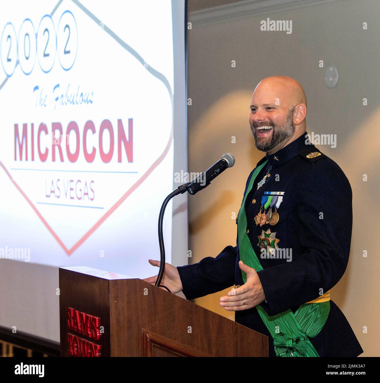 Currencies from around the world hi-res stock photography and images ...