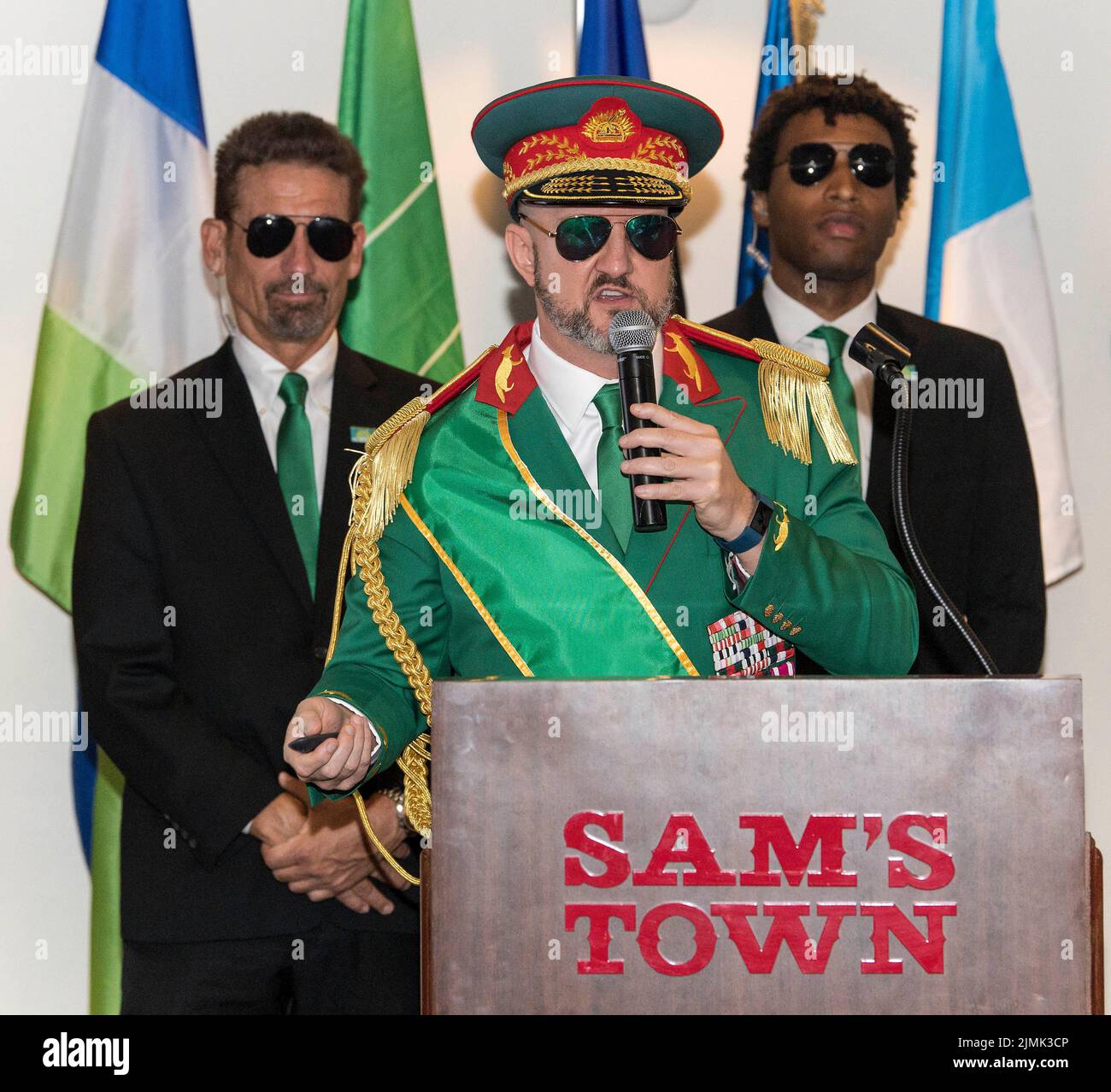 Las Vegas, Nevada, USA. 06th Aug, 2022. Flanked by members of his ...